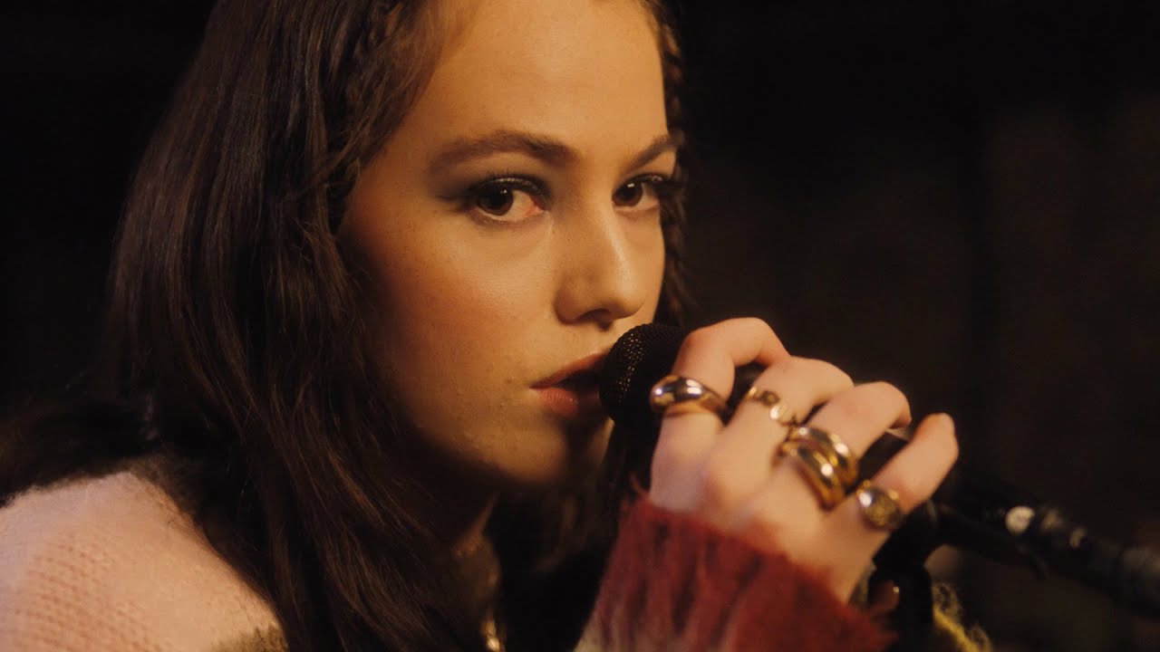 Bea and her Business - Smoking Lessons (Live Session) - YouTube