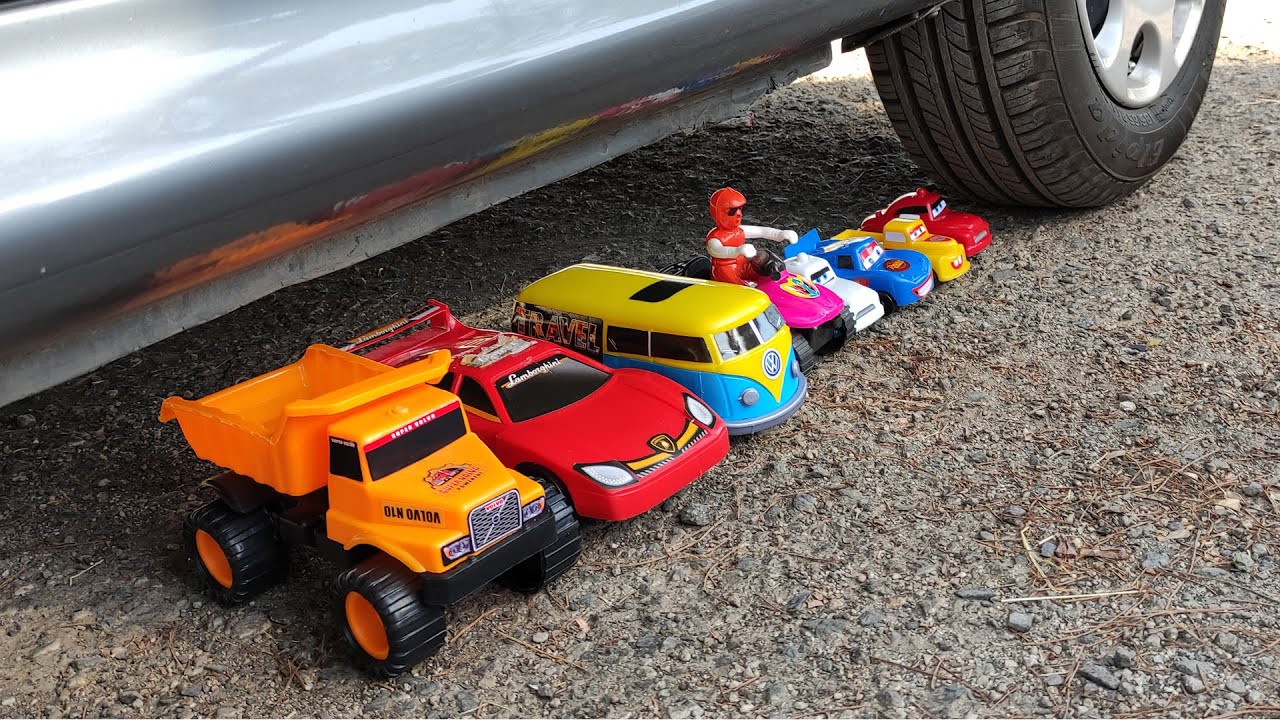 crushing toy - crushing things with car - crushing things - Balloons vs ...