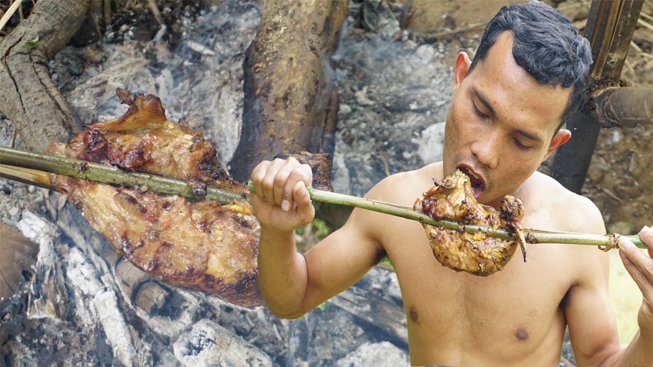 Primitive Time-How to cooking chicken in forest by man, Eating ...