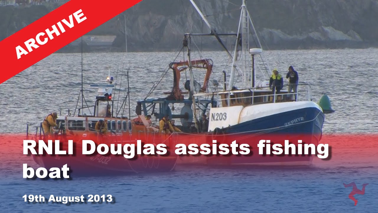 IoM TV archive: RNLI Douglas assists fishing boat: 19.8.2013 - YouTube