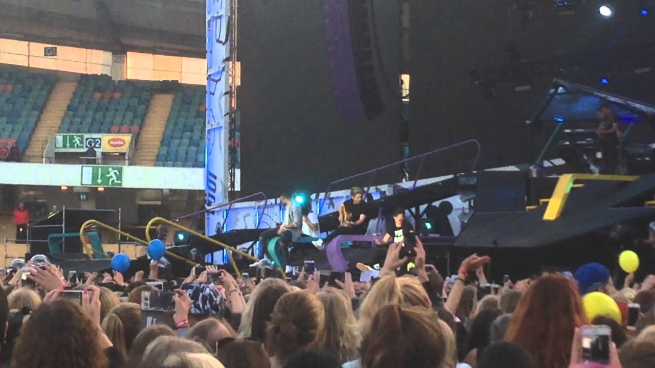 One Direction - Harry speaking in swedish + Little Things - live in ...