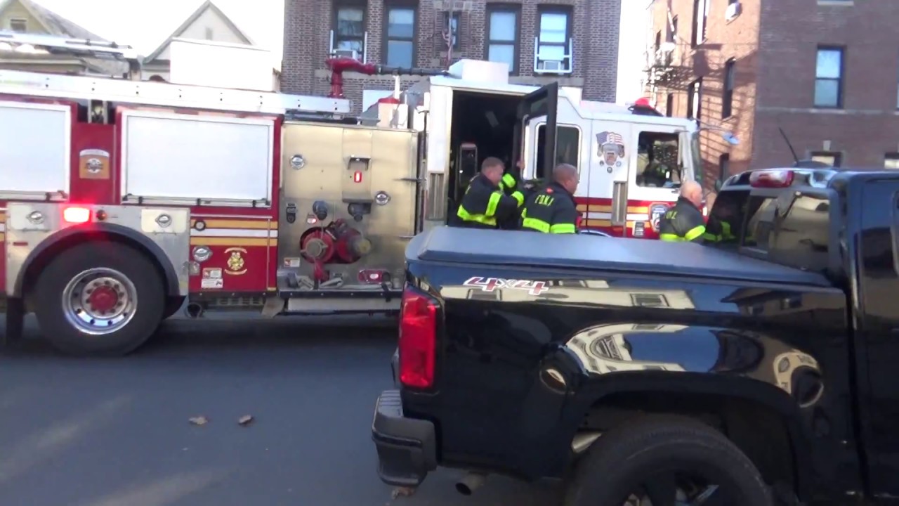FDNY Engine 308 returning to its quarters - YouTube