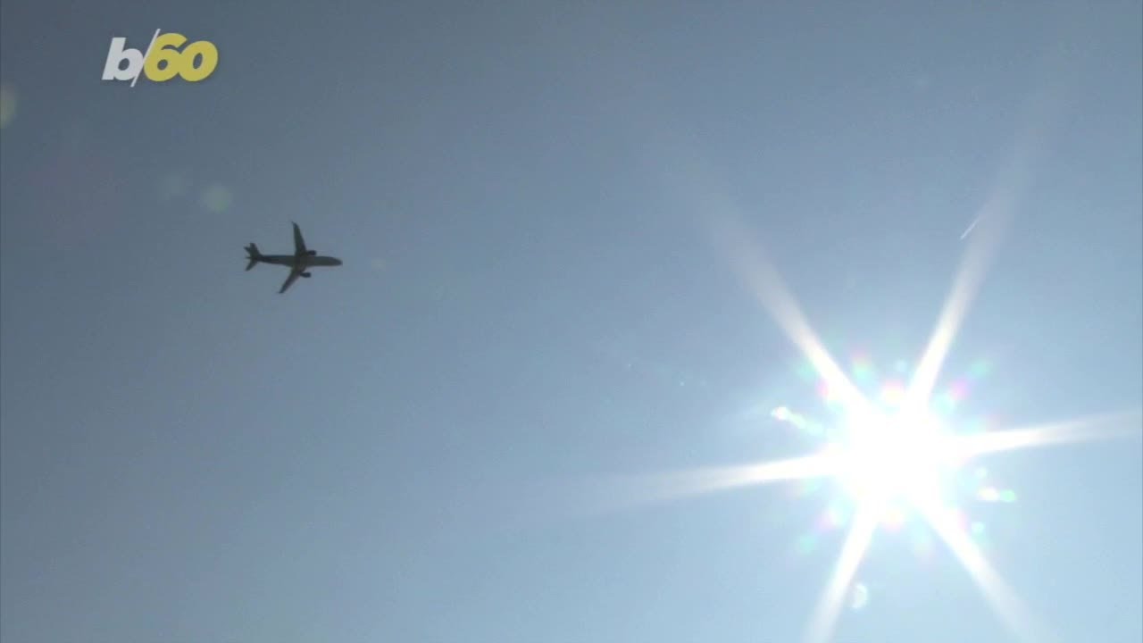 Should you book two one-way tickets or one round-trip? - YouTube