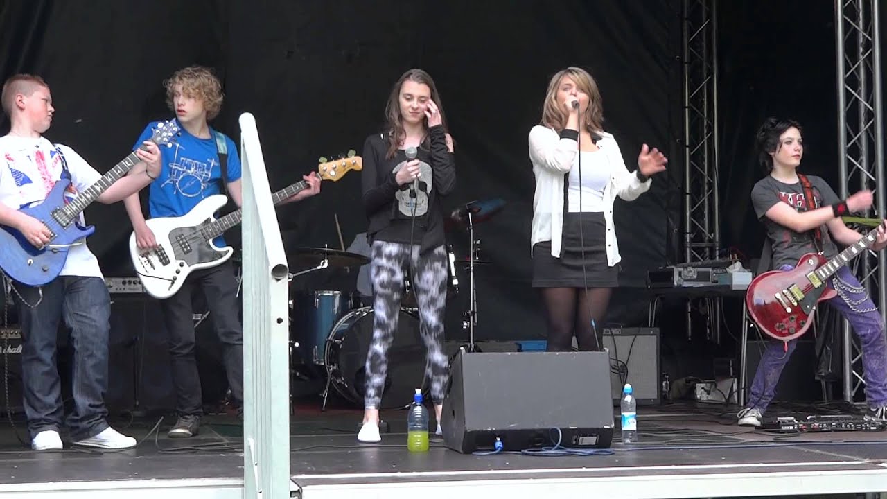 The Wee Band - Set Fire To The Rain - YouTube