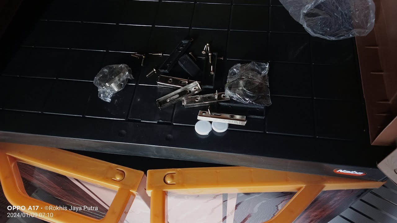 mari kita lanjutkan (pasang engsel, kunci lemari plastik Naiba 4 susun ...