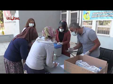 Veli ve öğretmenler için okul bahçelerinde aşı standları kuruldu