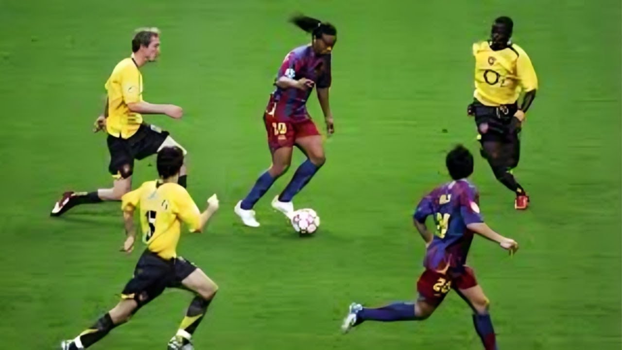 Ronaldinho's Unbelievable Moves That Took Everyone by Surprise. - YouTube
