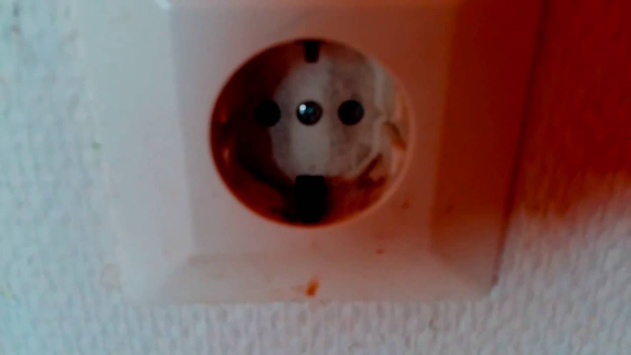 Funny electric socket skit/vine - YouTube