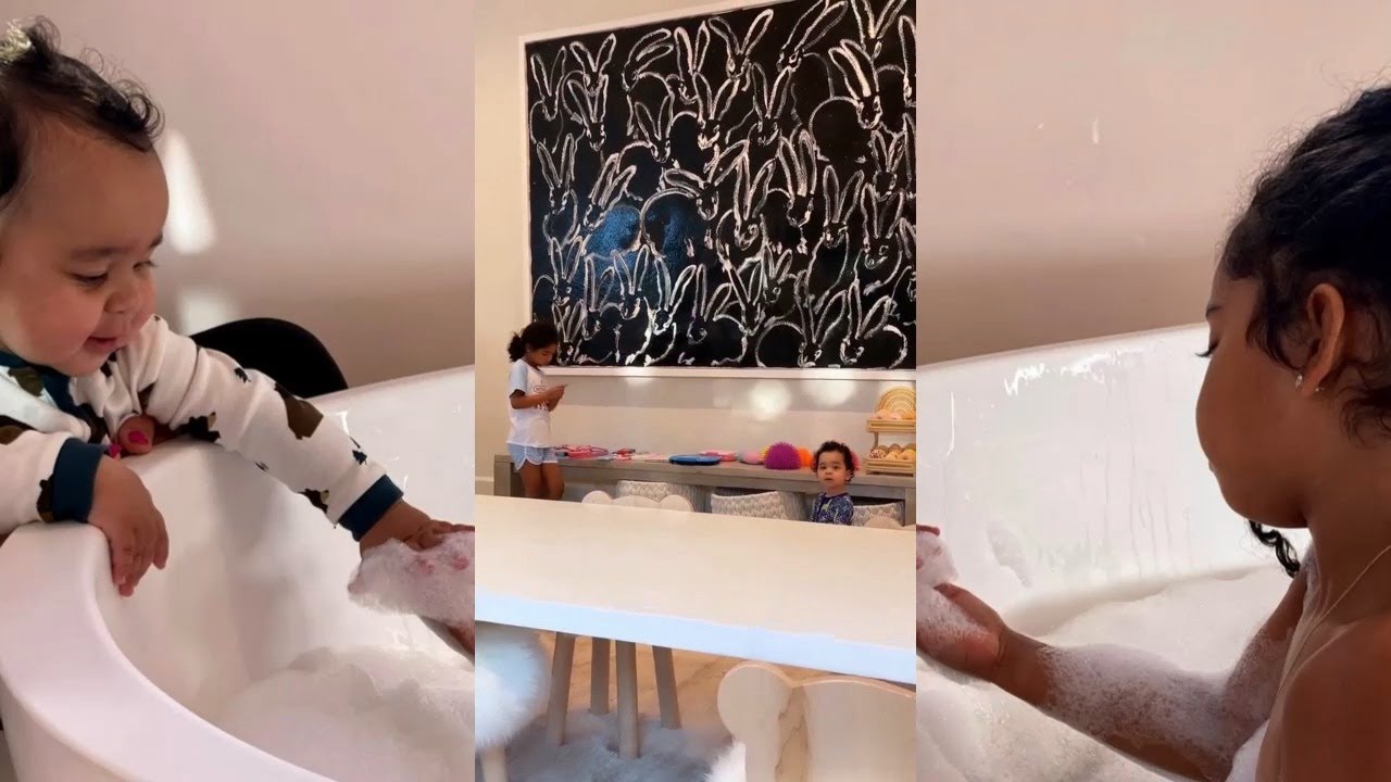 Tatum and True Thompson play with toys - YouTube