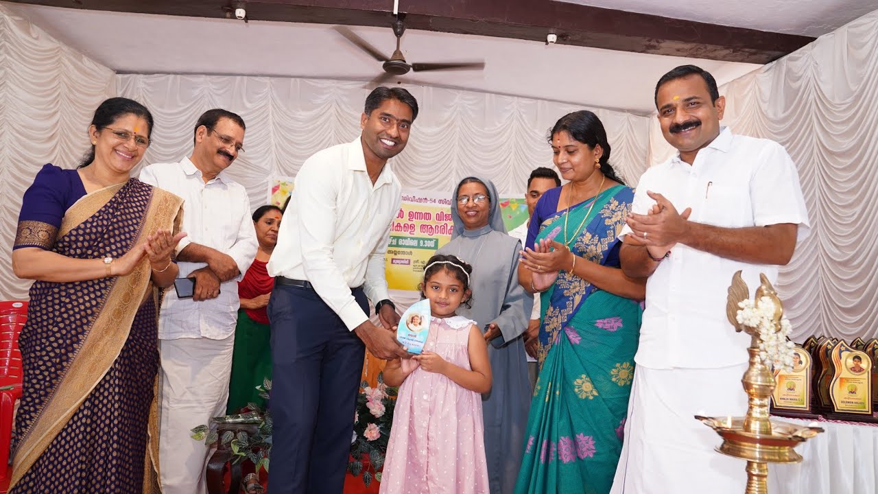 Ian Grace Edwin's Live Performance of 'We Shall Overcome' with Thrissur ...