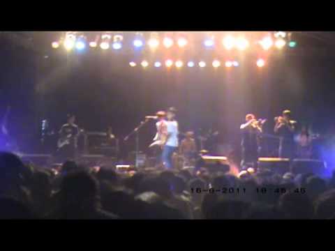 Uncle Freak-Jari Tengah live @festival reggae sumbagsel 2011.mp4