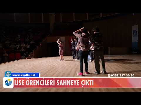 LİSE ĞRENCİLERİ SAHNEYE ÇIKTI
