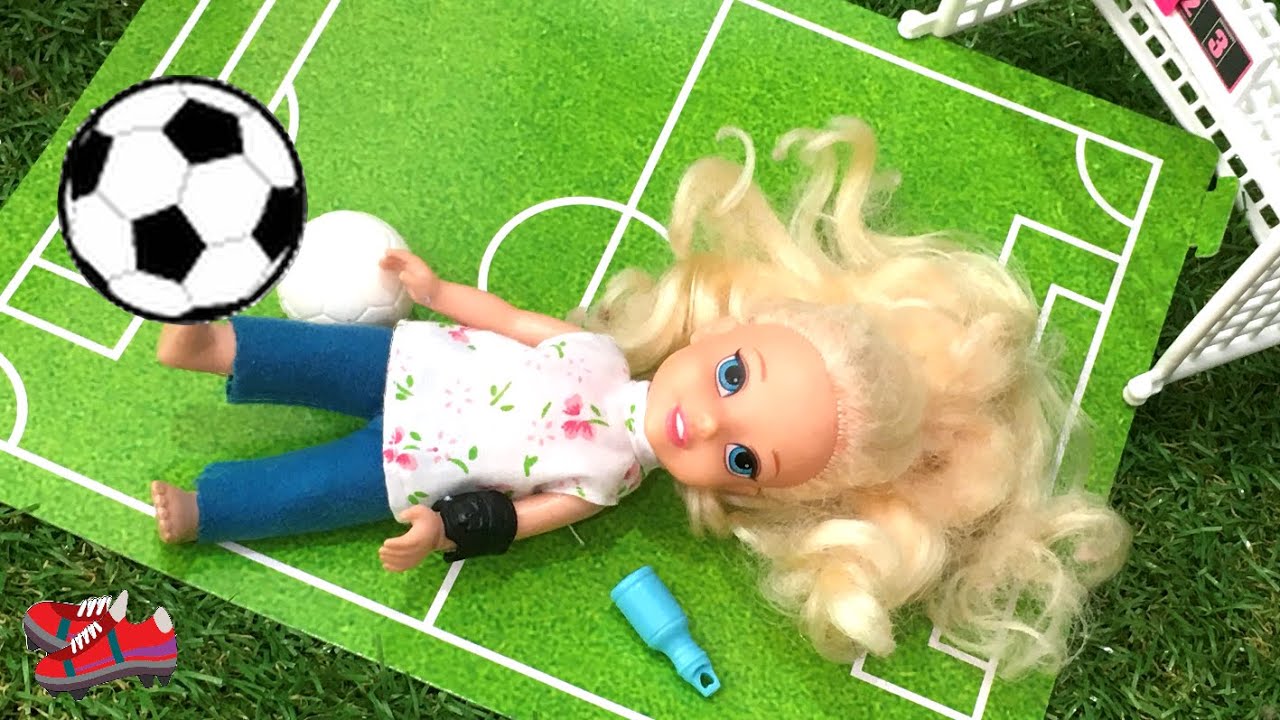 Elsa and Anna Toddlers Play Soccer ! ⚽ 💫 Ep.562 - YouTube