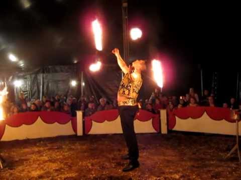 Circus Franz Renz, 5.4.2012: Feuerschlucker und Bauchtänzerin - YouTube