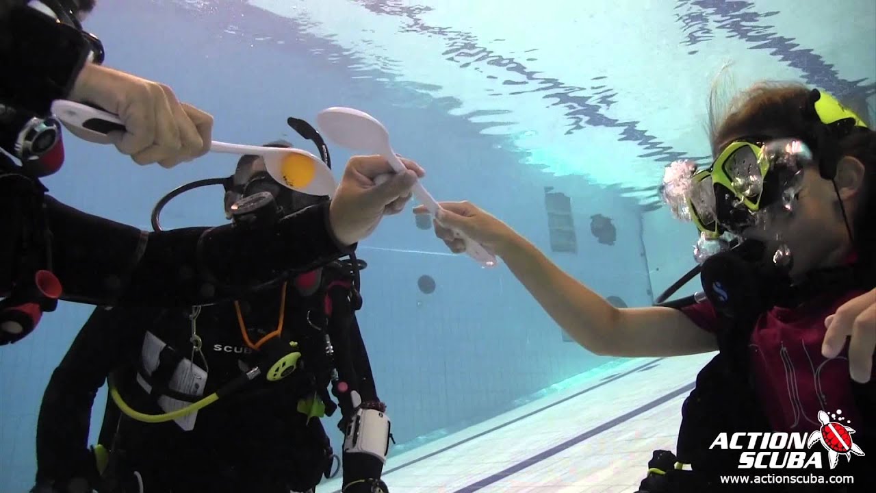 Scuba diving for kids - underwater spoon relay - Discover Scuba Diving ...