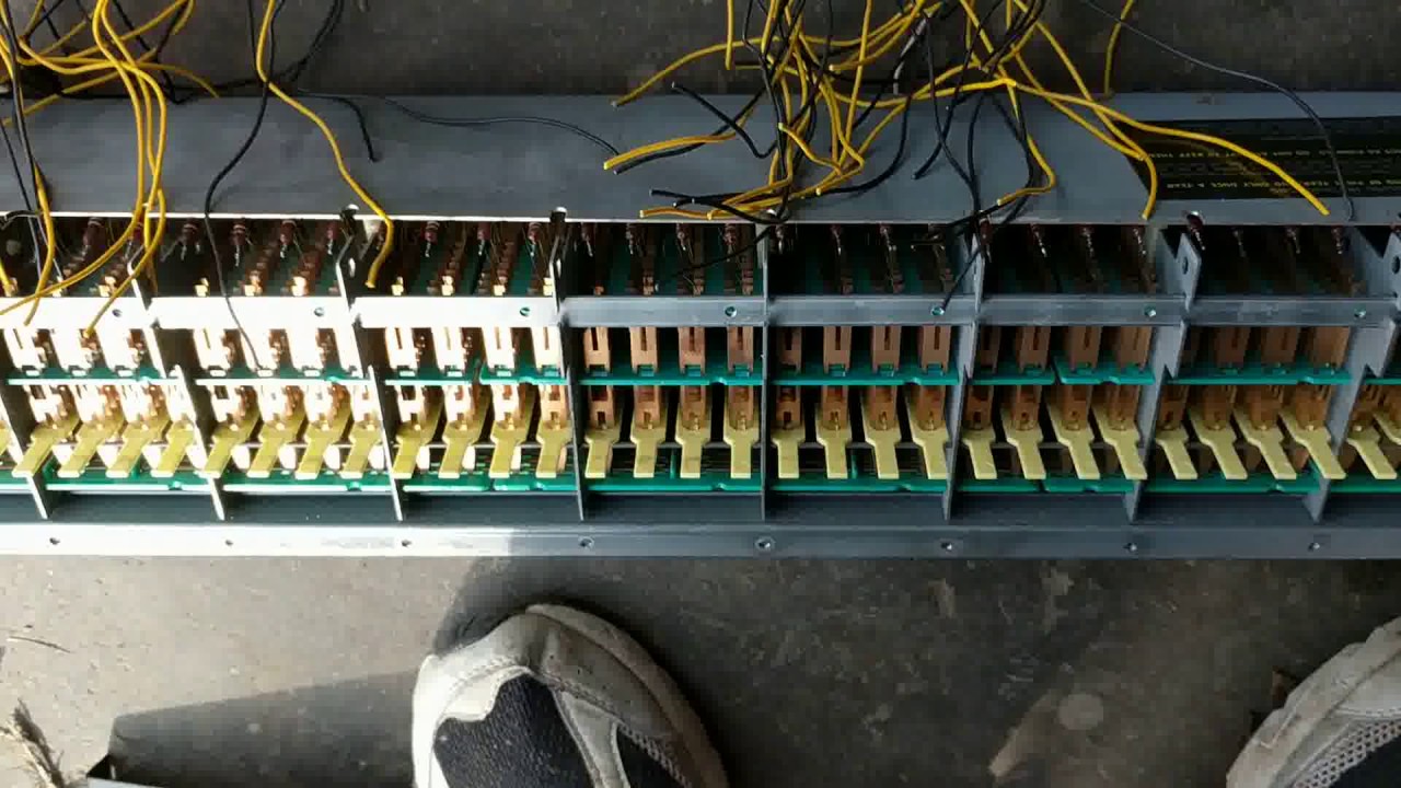 Scrapping a Hammond Rhythm II Organ Part 2 - YouTube