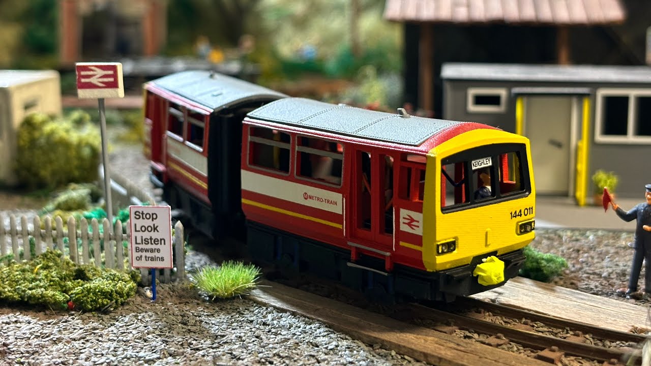 Matthews Modelling- 009 Scale Class 144 Pacer - YouTube