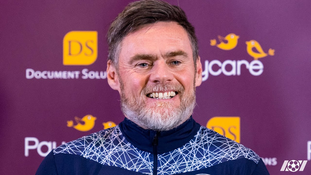 Graham Alexander previews the trip to Celtic - YouTube