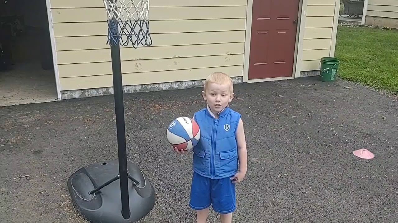 Carl Basketball Lesson for Kids - YouTube