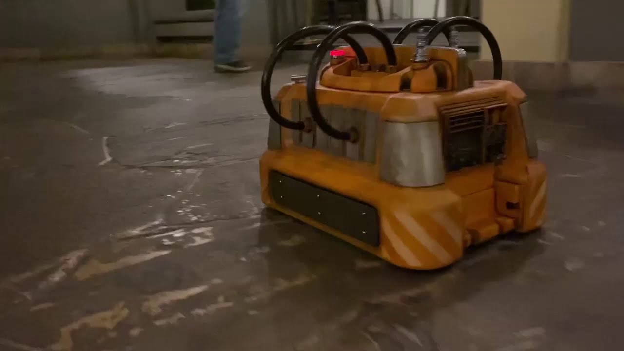 FS-286 Scrubber Droid - YouTube