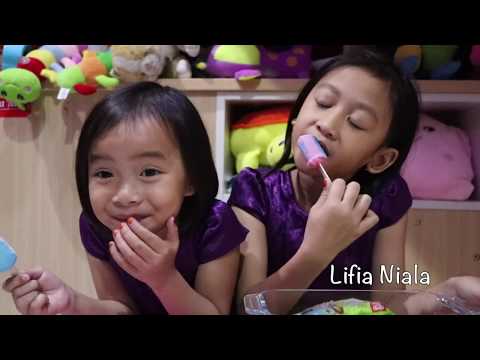 Es Krim Paddle Pop Octopus 🍦 Stroberi - Alifia dan Niala