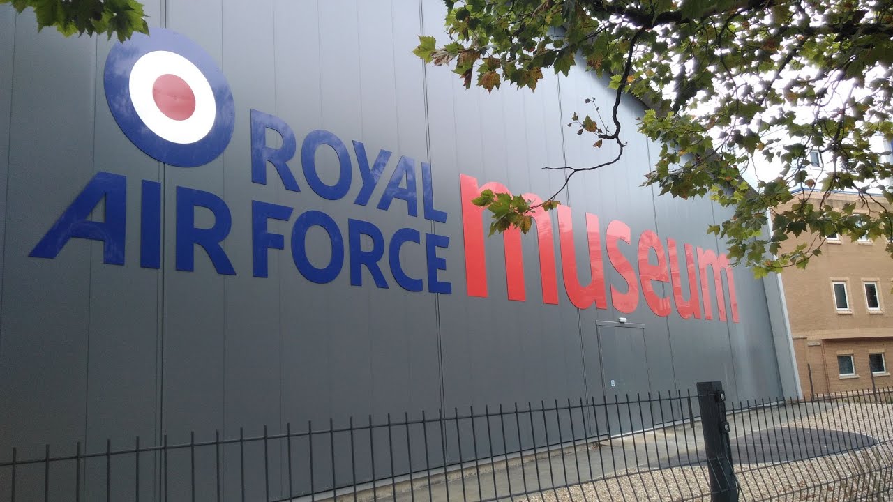 Royal Air Force Museum à Colindale - YouTube