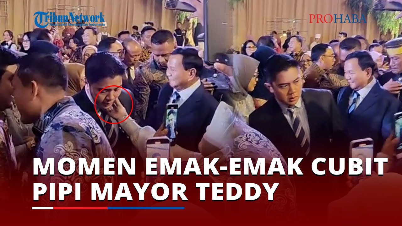Viral Momen Emak emak Cubit Pipi Mayor Teddy, Ia Langsung Berpaling dan ...
