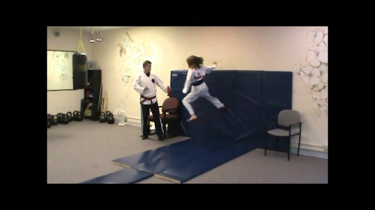 Taekwondo Wall Kick Class Drill - YouTube