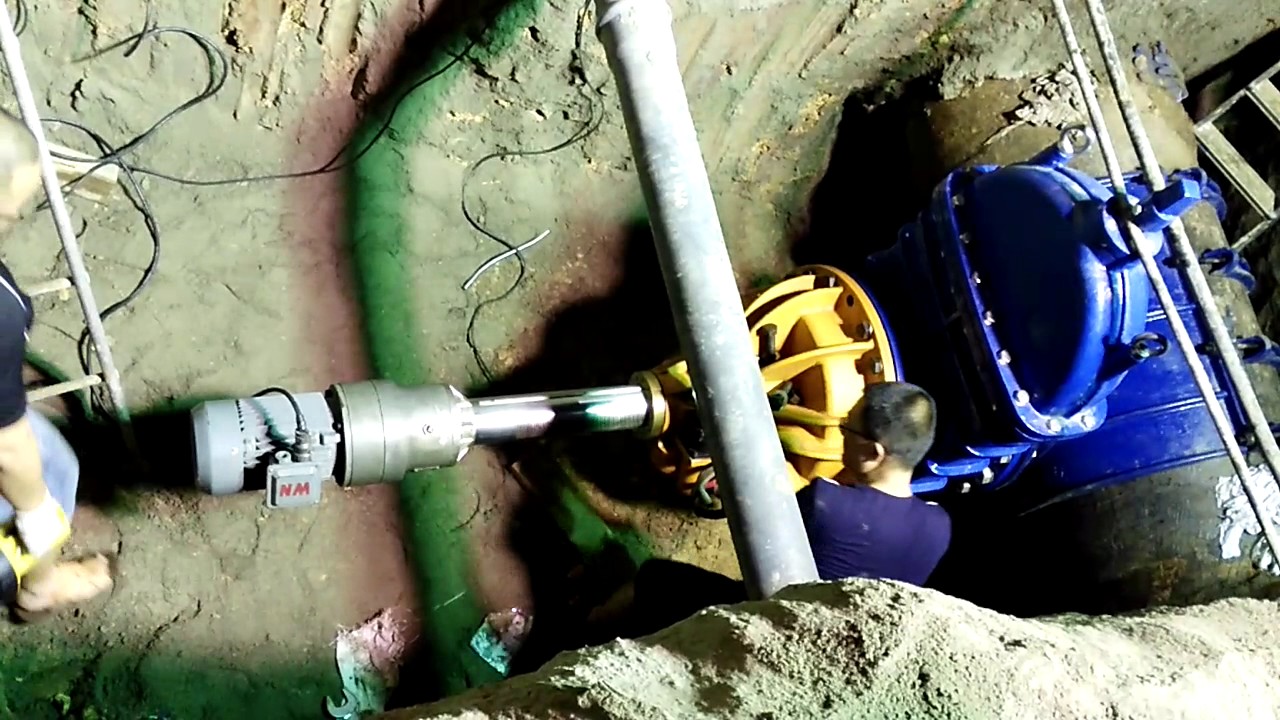 Water Main Hot Tapping 28-22 - YouTube