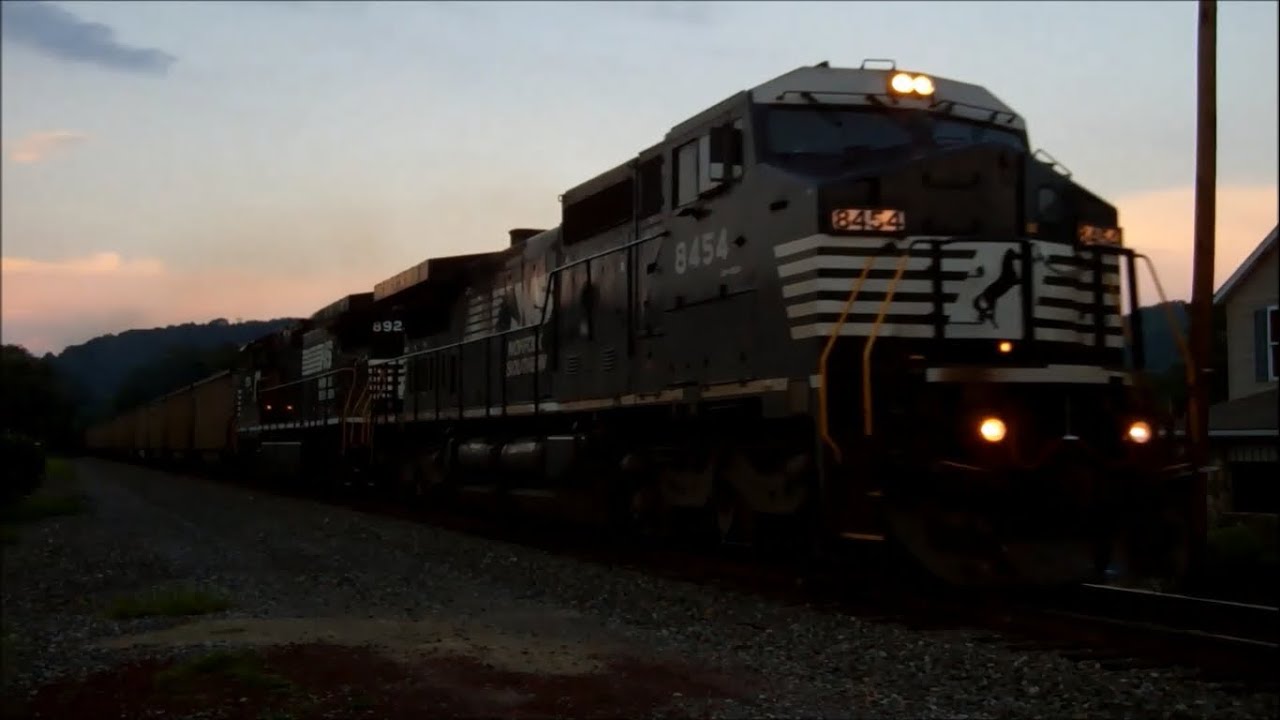 NS 614 With A D8-40CW Leading - YouTube