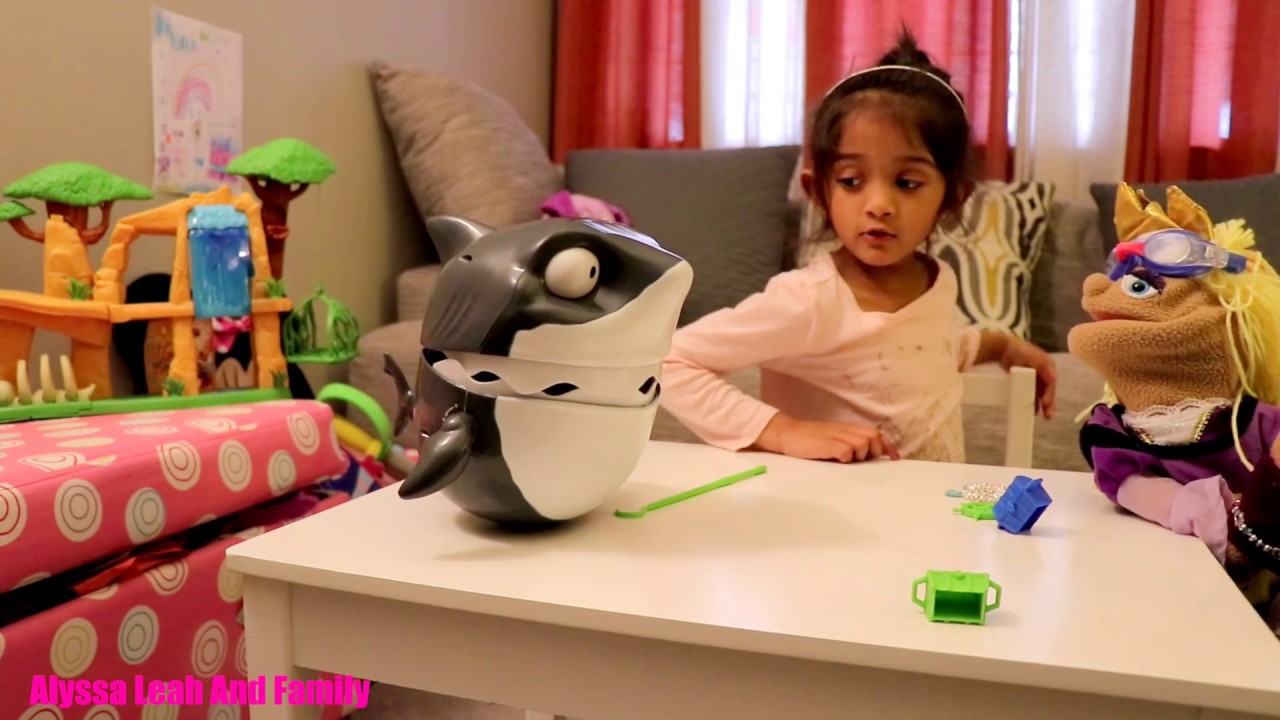 Alyssa Vs EVIL Shaky Shark Game, Who's going to win? [ Toys Show ...