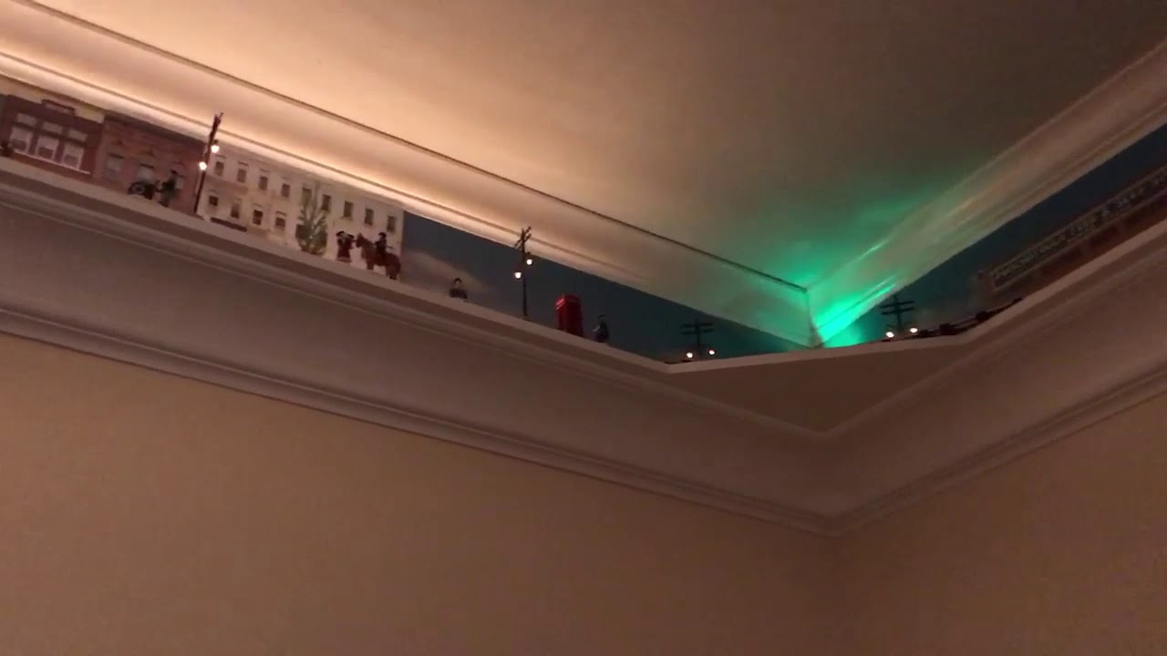 Lionel O Scale ceiling/shelf/elevated train - YouTube