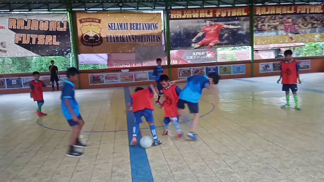 Kerenn!!! Skill futsal anak SD 1 vs 2 - YouTube