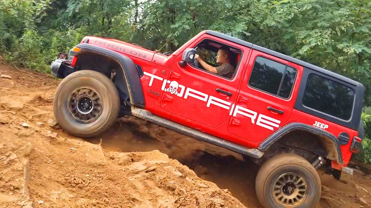 Jeep Wrangler Team Vs Tank 300 climbing competition is very intense ...