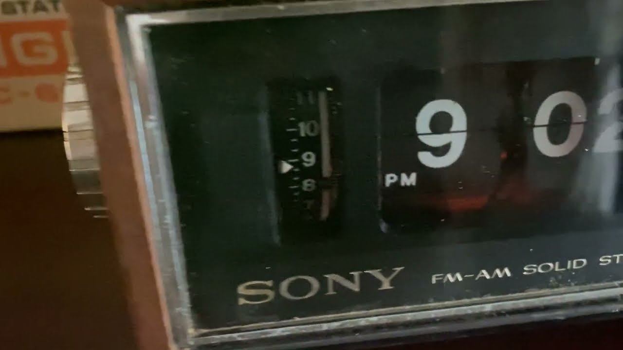 Sony Digimatic 8FC-69WA Flip Clock Radio 1969 Wood Cabinet - YouTube