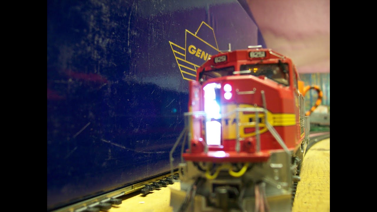 HO EMD SD-75M "BNSF" (#2), #8251 Athearn Genesis - YouTube