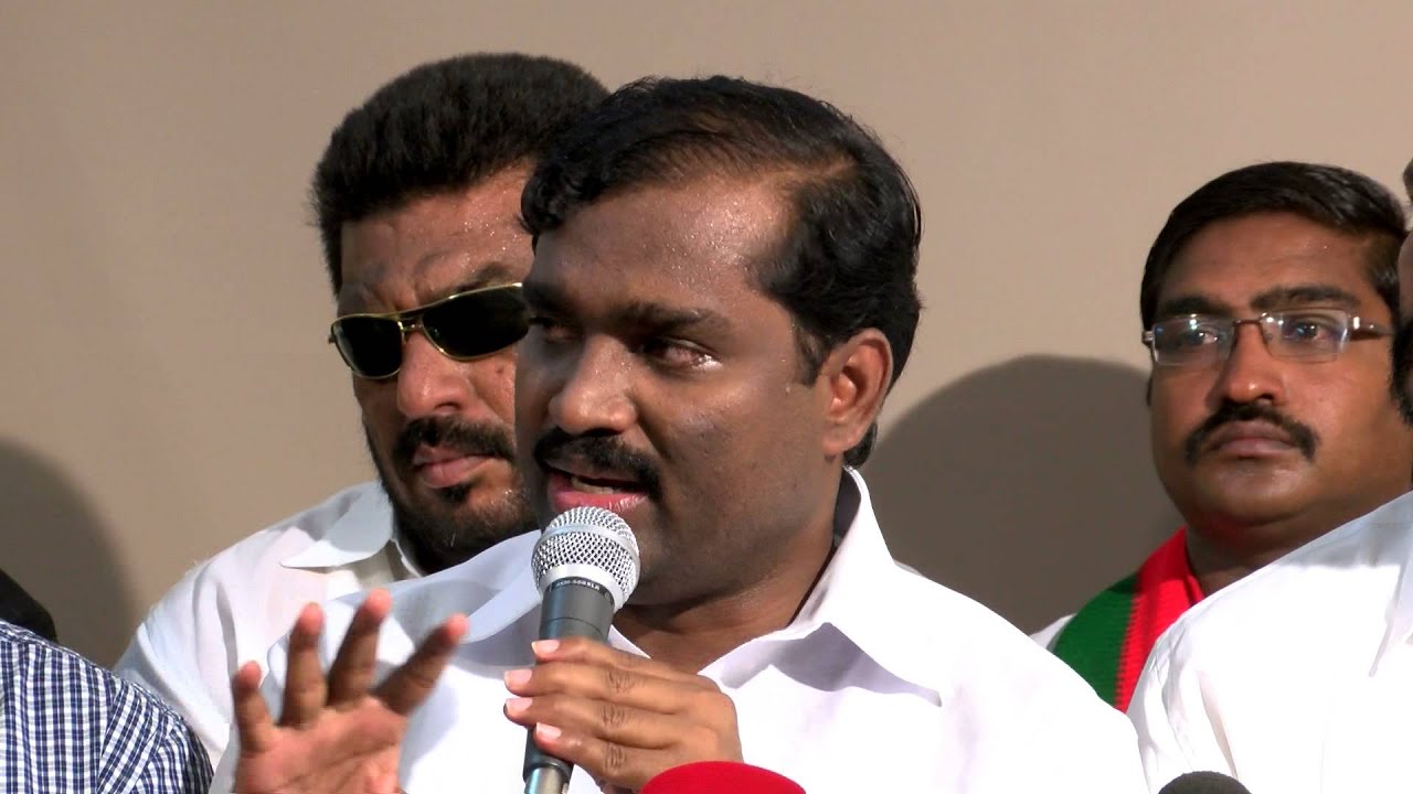 Vijay's Kaththi Movie Producer Lyca Surrenders To Tamil Groups - Full ...