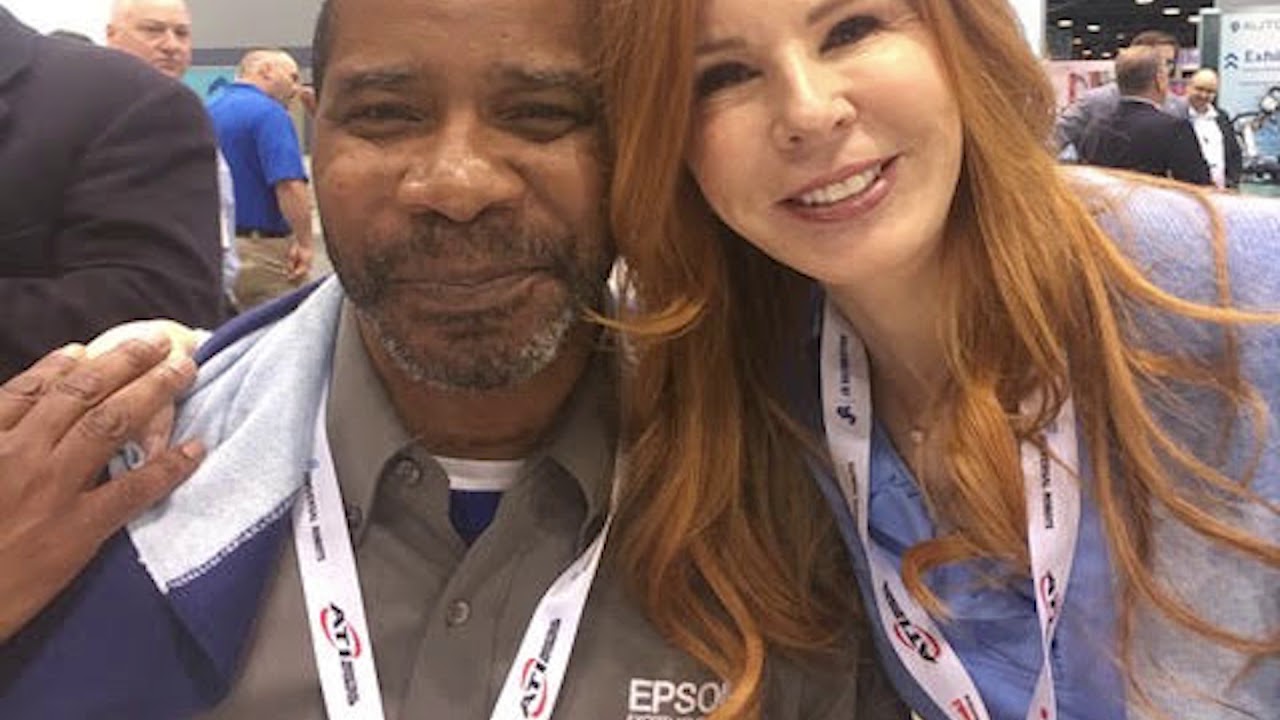 Les Graham of Epson Robots thanks his coworkers - YouTube