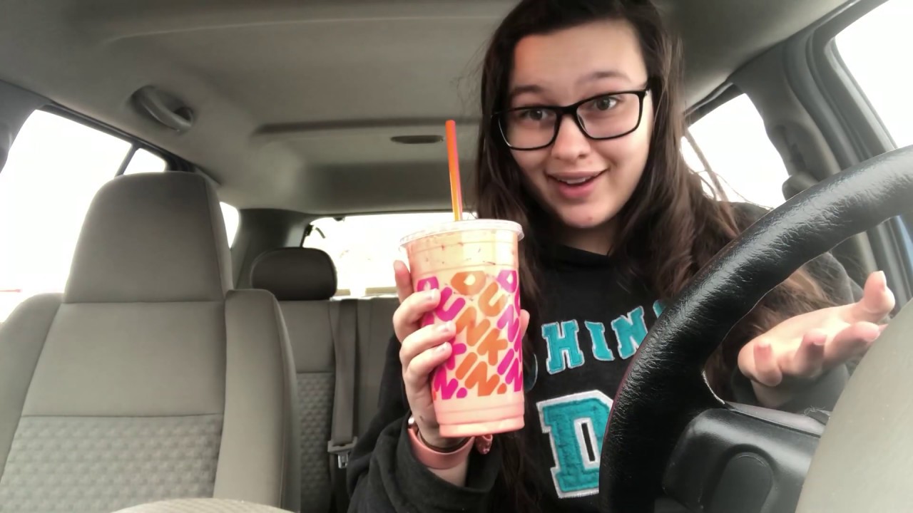 TRYING THE NEW DUNKIN DONUTS RED VELVET LATTE. - YouTube