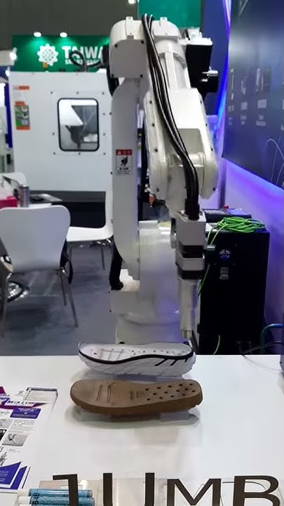 Robot Syntec: Giải pháp xử lý bề mặt giày bằng Plasma - YouTube