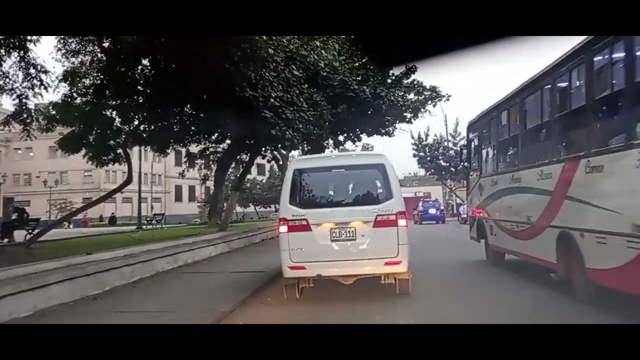 Conduciendo en Lima: de Zárate a la urbanización Trinidad (Cercado de ...
