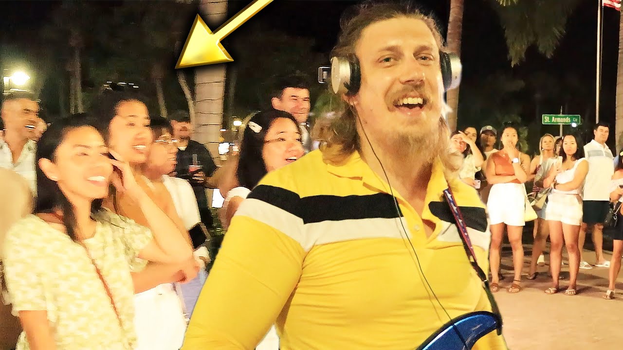 Huge Crowd Starts to Dance and Sing When I Play This Song - YouTube