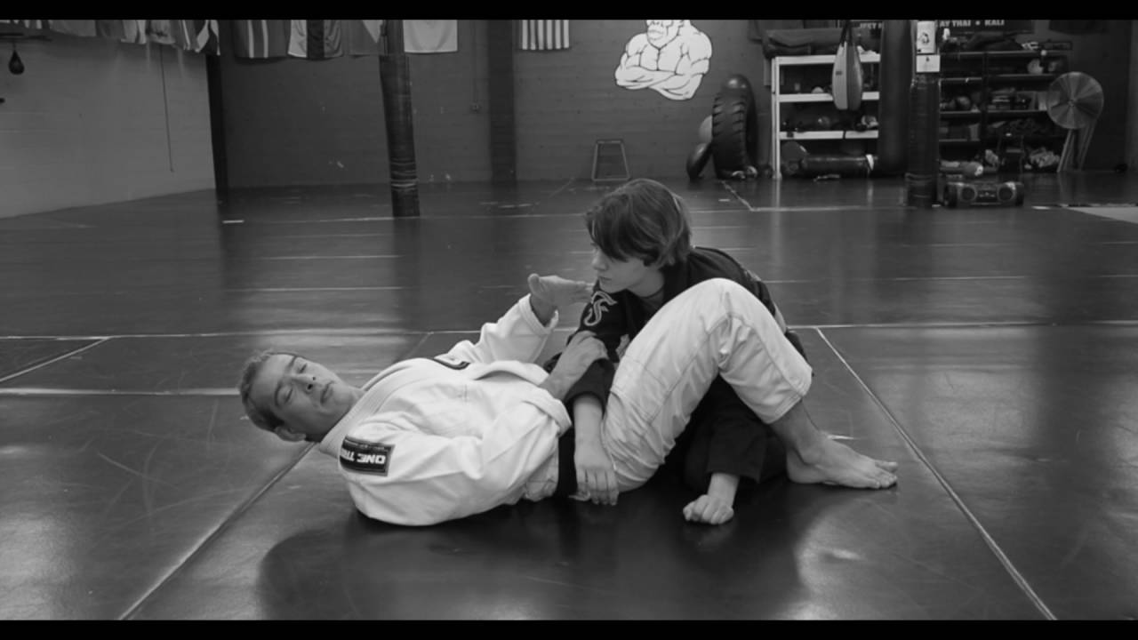 Triangle Choke- basic structure part 2 shin angle - YouTube
