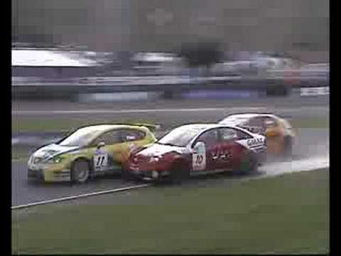 Jason Plato Crashing at Knockhill BTCC - YouTube