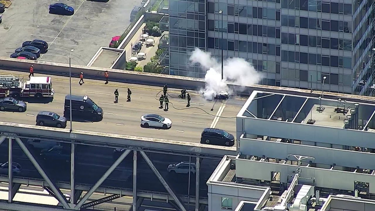Watch: Crews extinguish car fire on Bay Bridge - YouTube