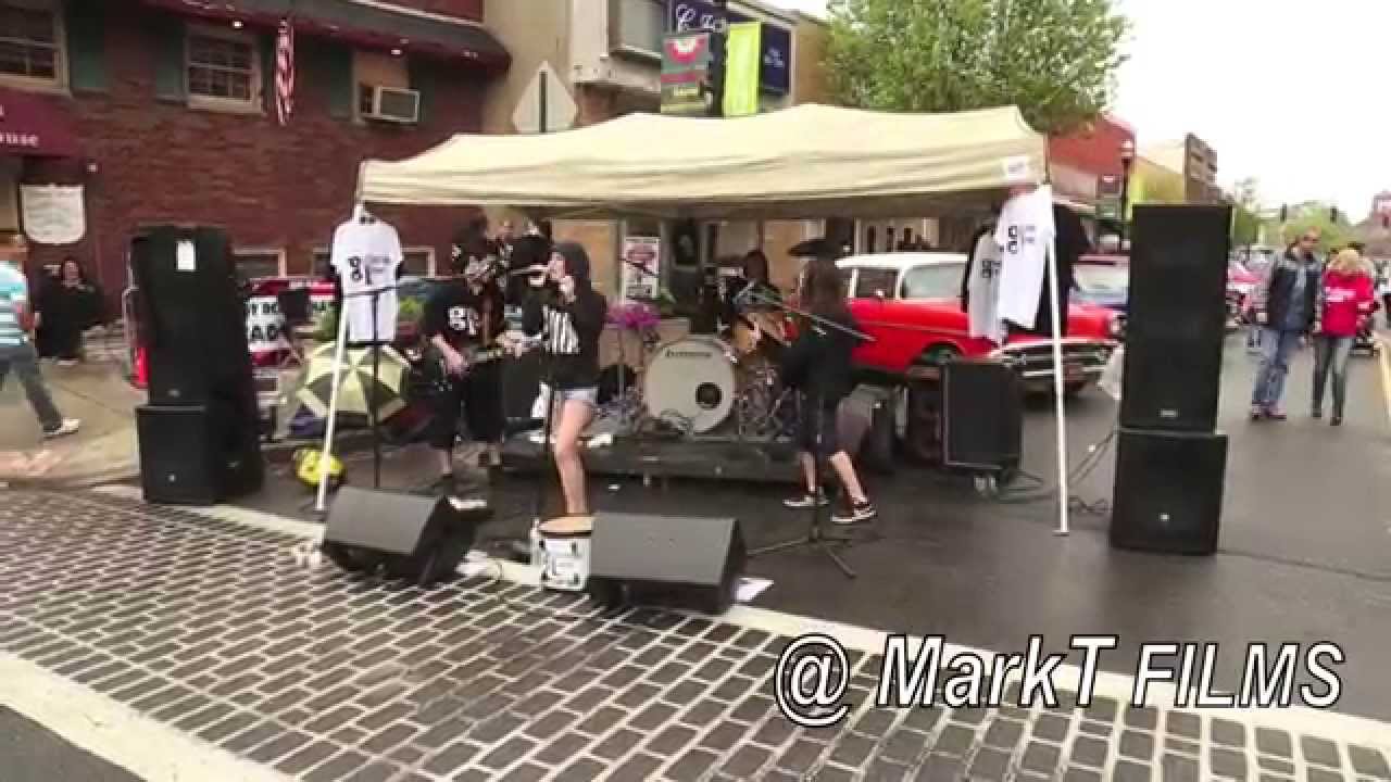 HOT RODS AND HARLEYS CAR SHOW - YouTube