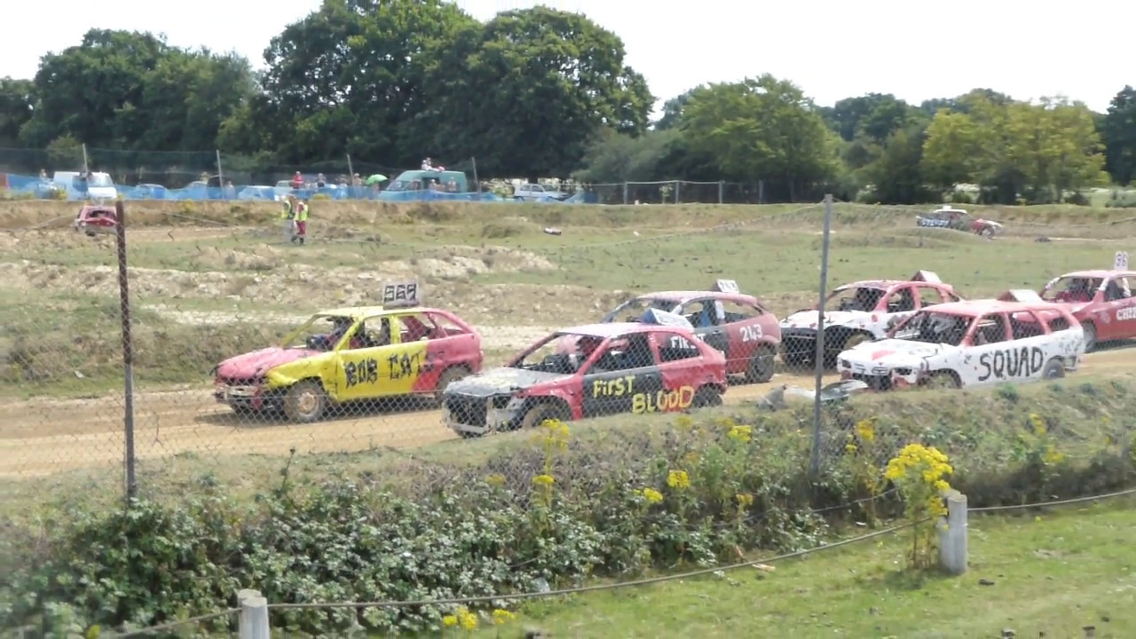 Banger racing at Smallfield 2 Aug 2015 Race 02 - YouTube