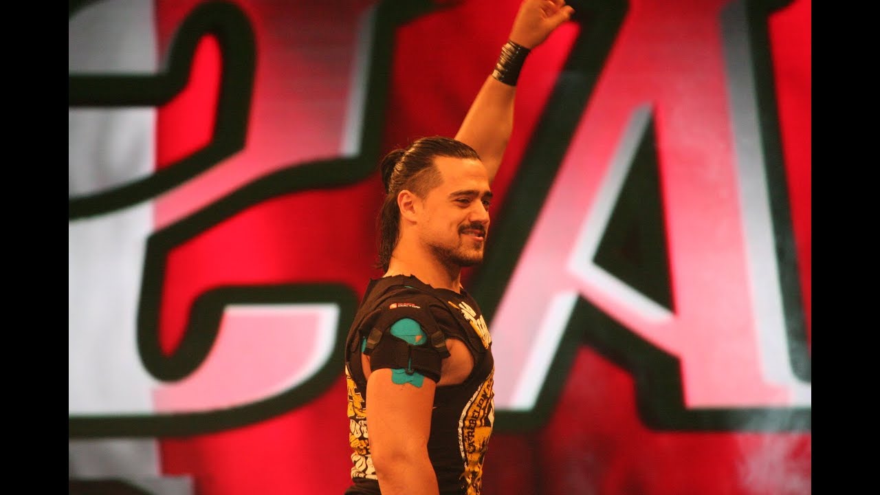 OFICIAL Garza Jr. FIRMA con WWE - YouTube