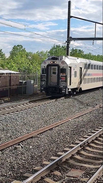NJT Multilevel I Cab Car #7022 with a Horn Salute at Secaucus Junction - YouTube