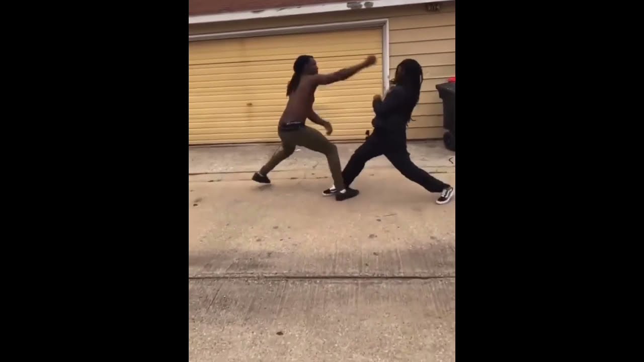Savages fighting in chiraq. man gets disarmed and gets his dreads ...